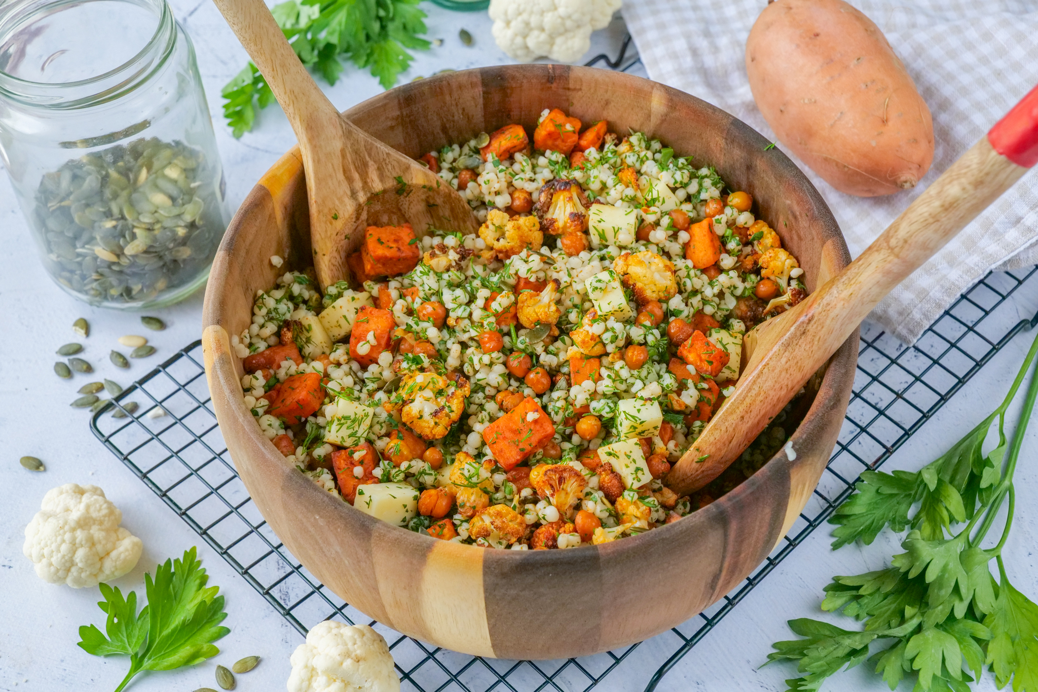 Salade d'automne au couscous perlé, patate douce et chou-fleur ...