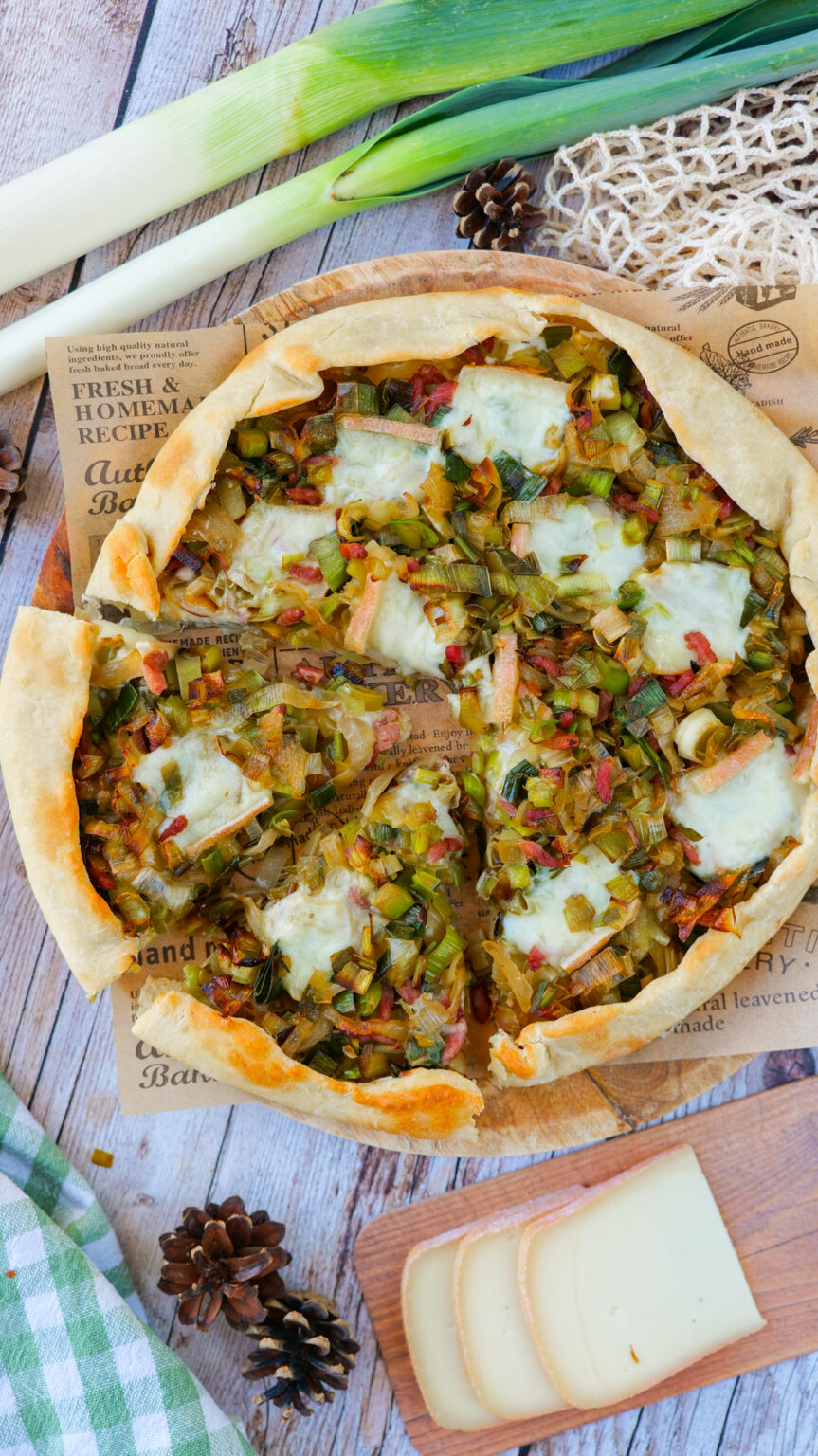 Tarte rustique aux poireaux, raclette et allumettes de bacon ...